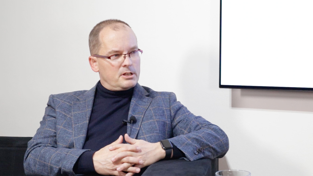 Ekonom: Třetina lidí je bez peněz, druhé třetině dojdou v řádu měsíců ...