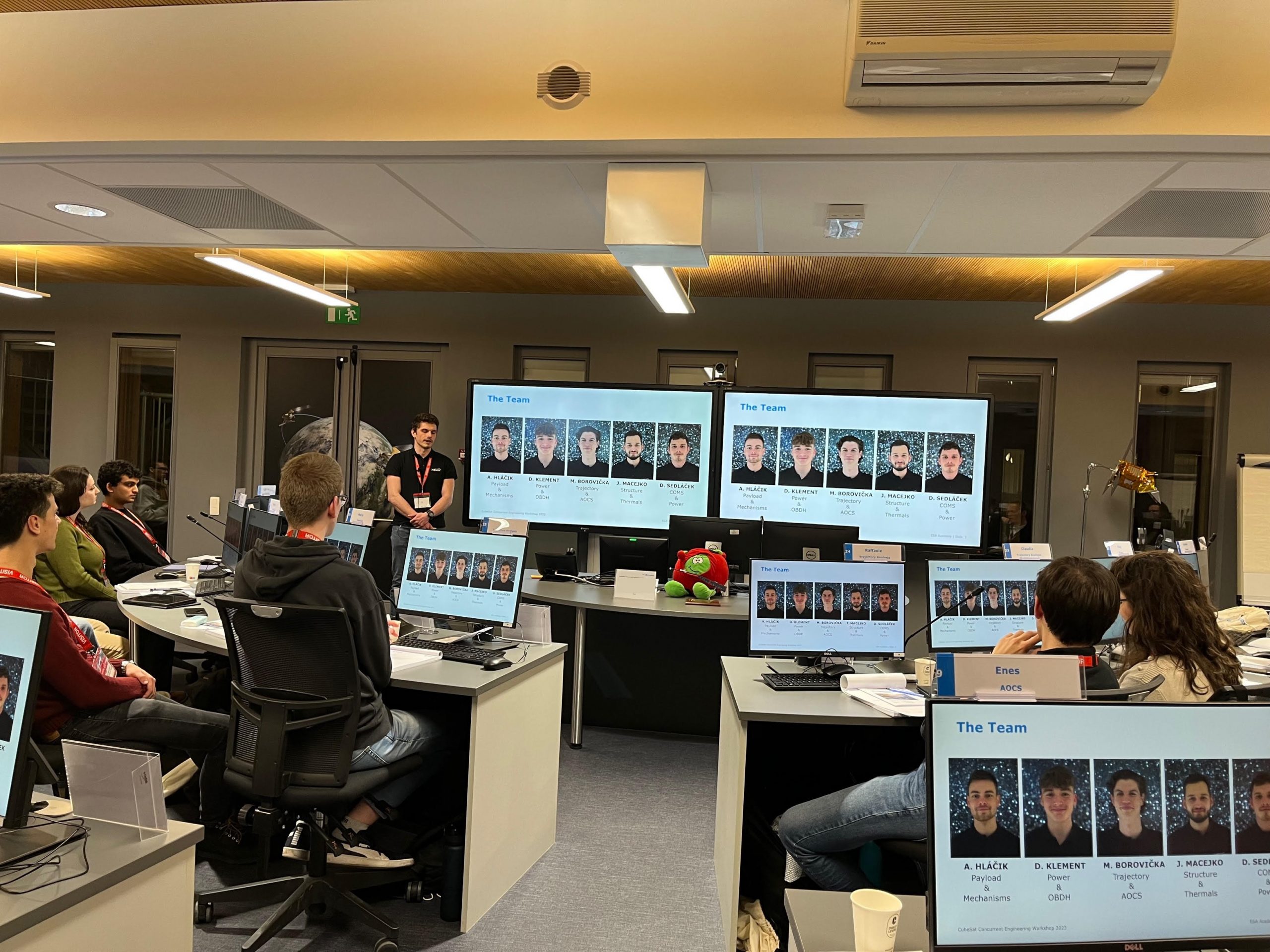 Čeští studenti chtějí na Marsu vytvořit život | FocusOn