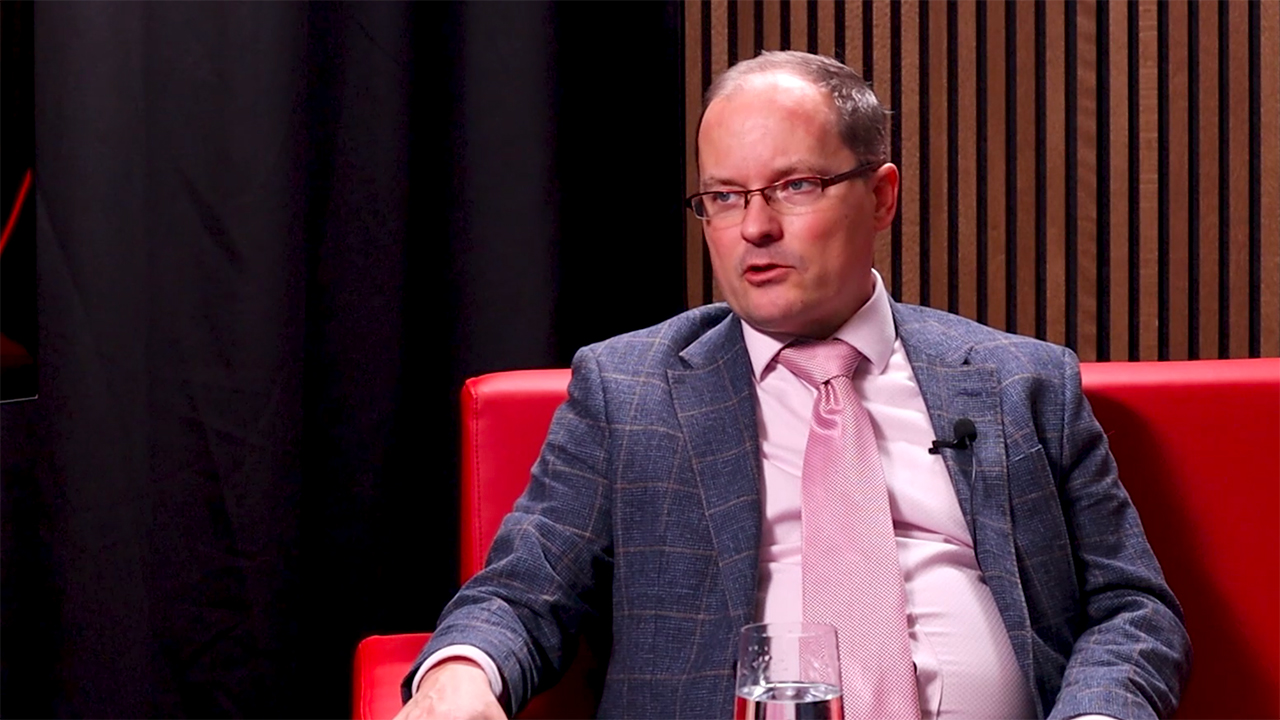 Dotace se u nás rozkradly, jsme leklou rybou východoevropského regionu ...